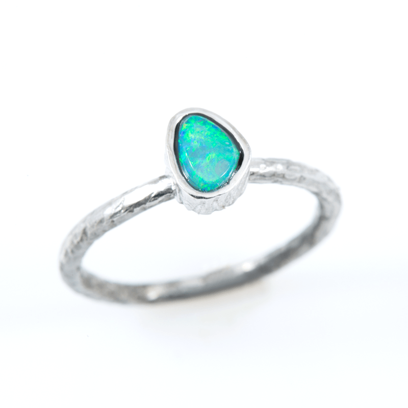 Anillo de oro blanco y ópalo negro australiano - Ismael Ariño "Inventor ...